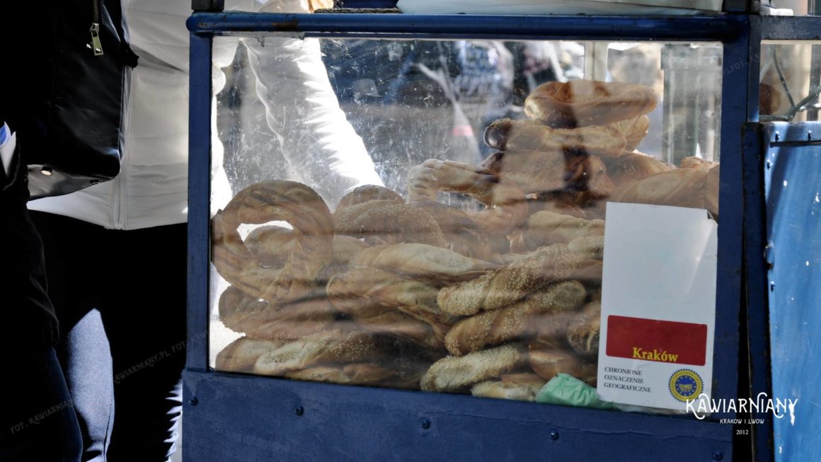 Obwarzanek krakowski. Gdzie kupić? Przepis, historia, cena