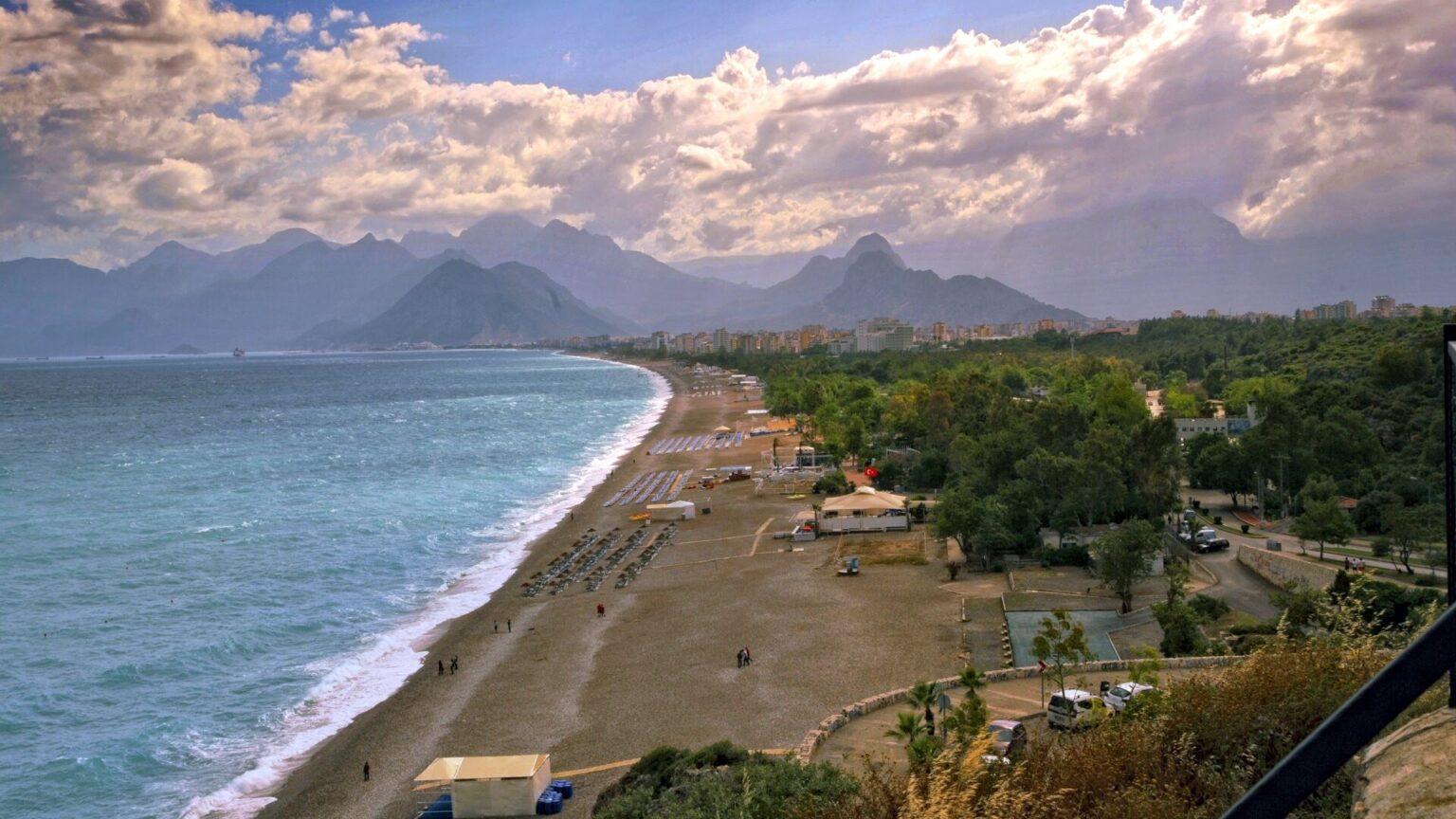 Nad jakim morzem leży Antalya? Jakie morze jest?